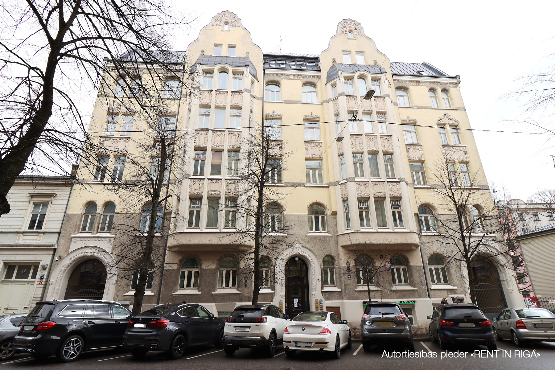 Izīrē dzīvokli, Stabu iela 19