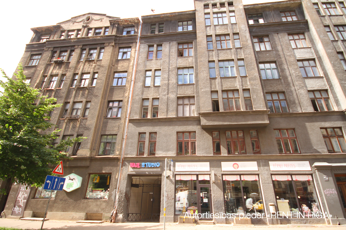 Pārdod dzīvokli, Stabu iela 46/48