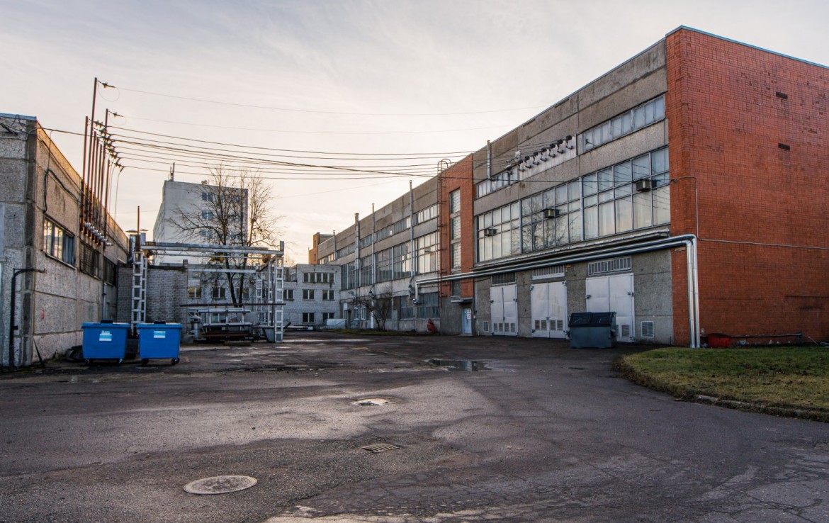 Iznomā noliktavu, Krustpils iela