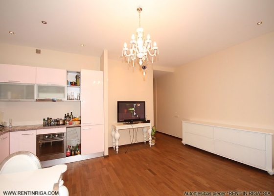 Izīrē dzīvokli, Tomsona iela 39